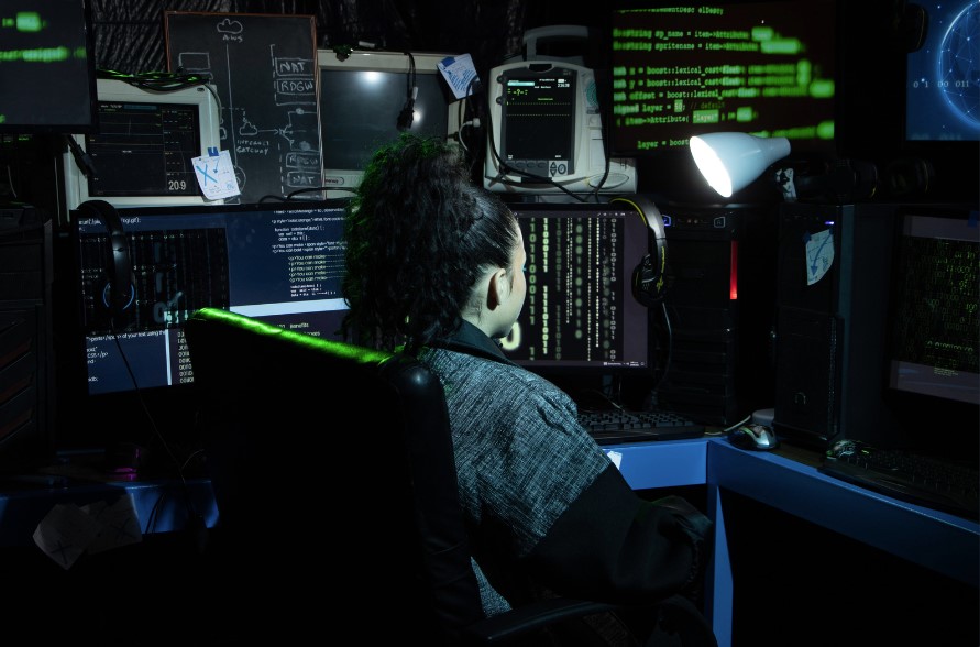 DarkBERT : l'intelligence artificielle qui éclaire le dark web | DebugBar